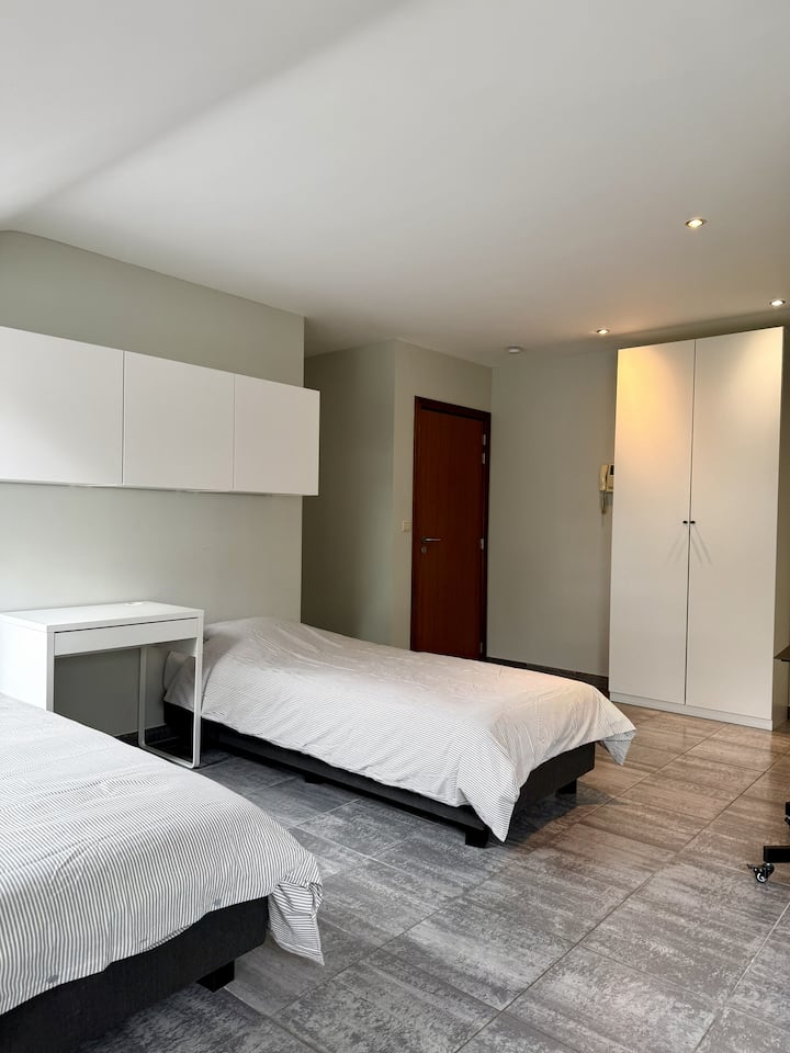 Diegem Stay - Brussels Zaventem Airport (BRU)