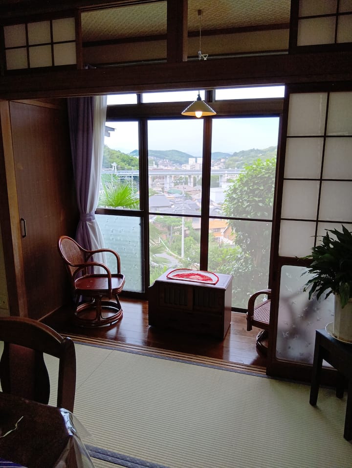 「ただいま」と言って実家に帰って来る様にのんびりと、過ごして頂きたい宿です。ぶらりと、散歩も良しら。 - Kitakyushu