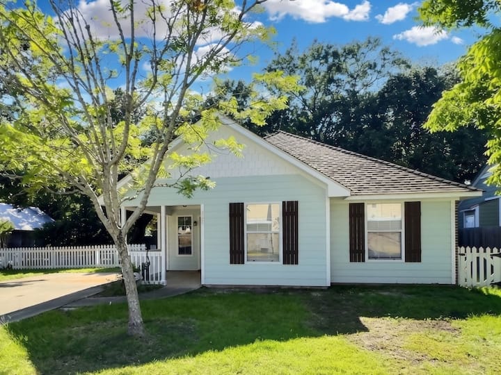 Ward Avenue Retreat - Ocean Springs, MS