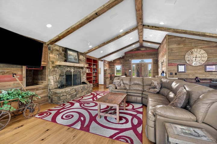 Rustic River Lodge | Near Mesa Falls & Yellowstone - Ashton, ID