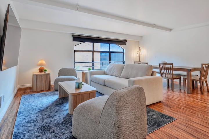 Lovely Beachside 2-bedroom Apartment - Venice Beach, CA