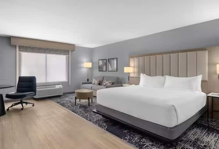 *Near The Vegas Strip & Airport | Newly Renovated - Las Vegas