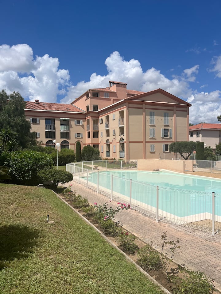 Appartement 2 Pièces Climatisé Avec Terrasse - Fréjus