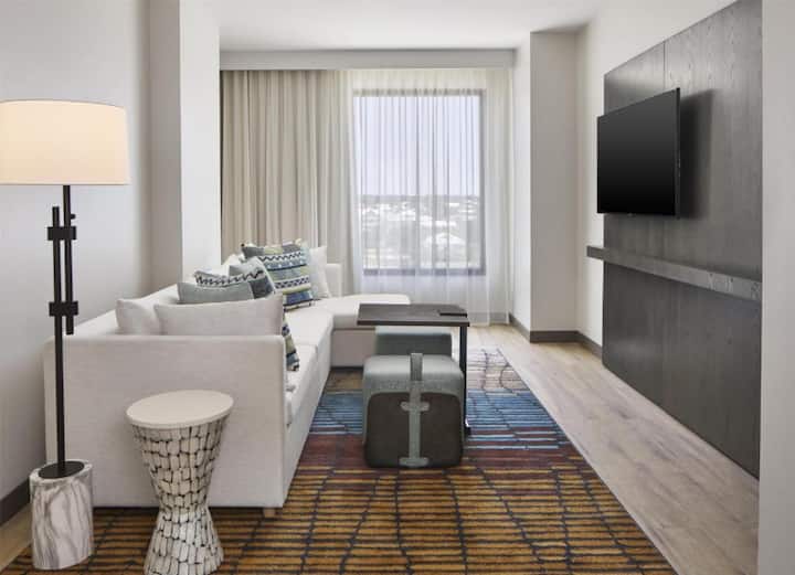*2 Queen Suite + Rooftop Bar & Pool & Beach Access - Gulf Shores, AL