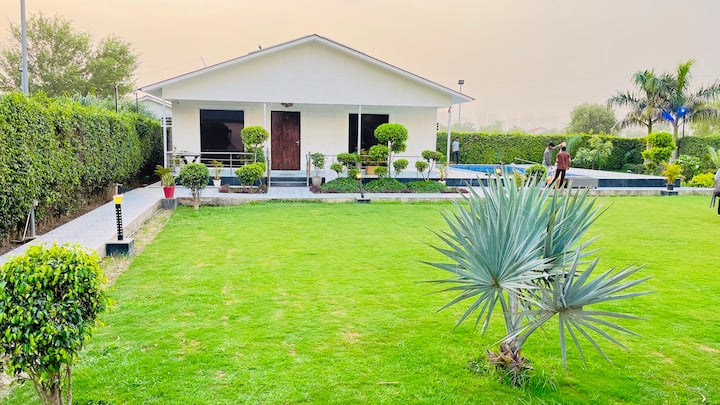 @Stay Buddy Courtyard | Pool & Chill - Noida