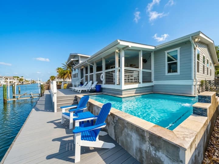 The Salty Flamingo | Pool + Dock! - Rockport, TX