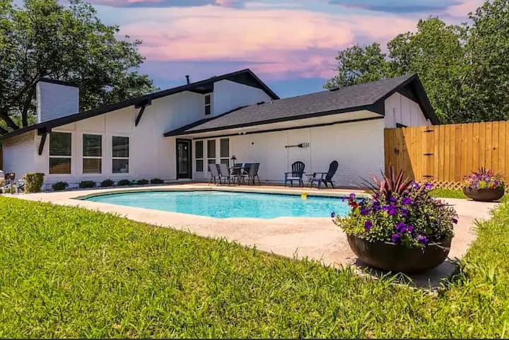 Beautiful Home With Private Pool Near Dfw Airport - Irving, TX