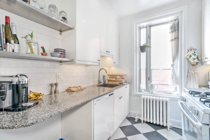 Summer Stay: Spacious 2br Downtown/plateau - Montreal