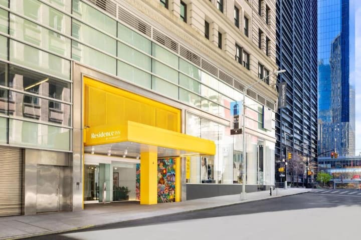 Downtown 2 Queens W/ Kitchenette + Free Breakfast - New York City