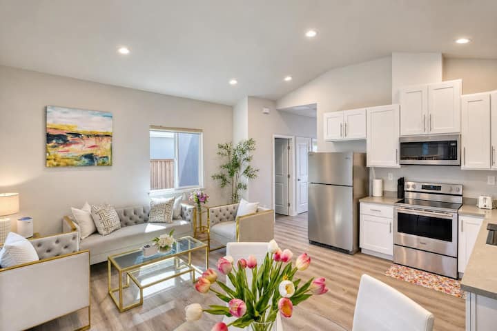 Luxury Silicon Valley 2 Homes | 5br3ba | Sleeps 10 - San Jose, CA