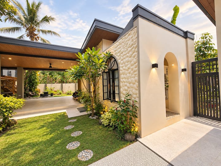 Minimalist Tropical Villa+hot&cold+parking+wifi - Pagsanjan