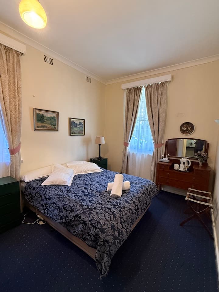 The Old Vic - Ground Floor Deluxe Room 5 - Canowindra