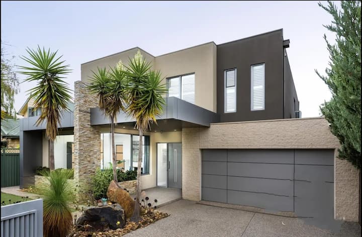Bentleigh Double Storey 5 Bedroom House For Rent - St Kilda
