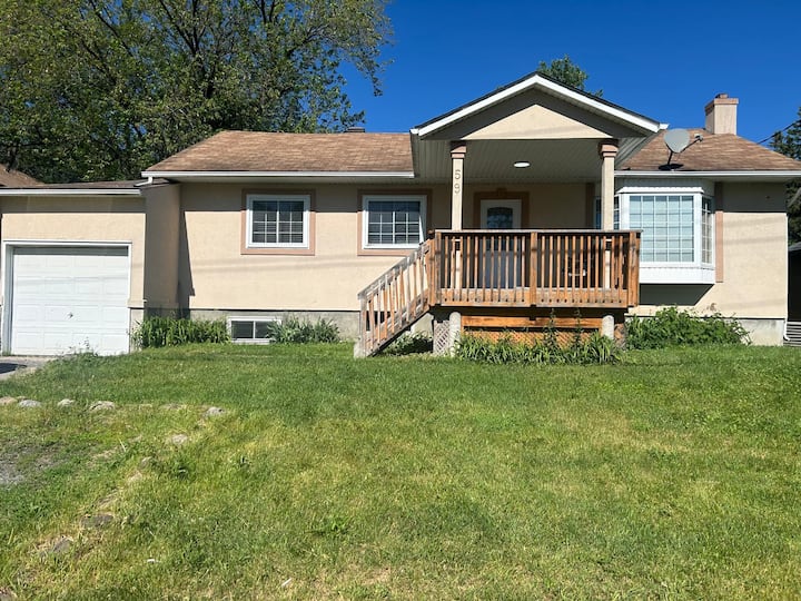 Deluxe Bungalow 4bdroom 3bathroom For 30 Days Min - Ottawa