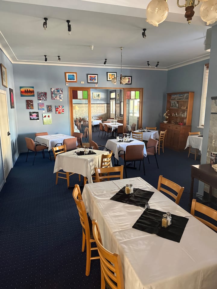 The Old Vic – First Floor King Suite - Canowindra