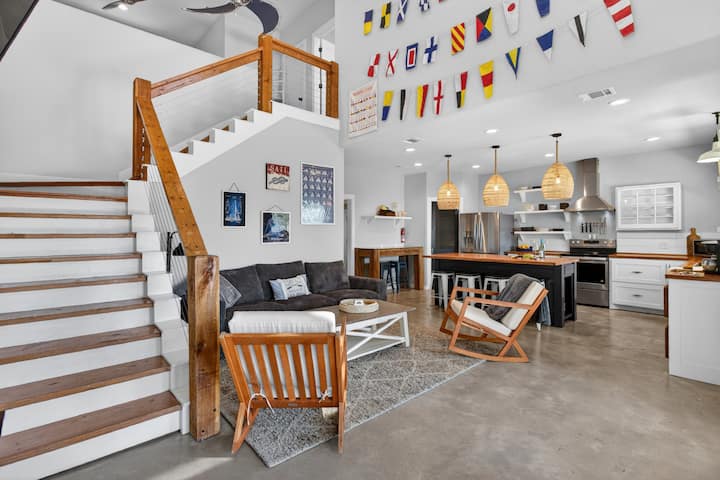 Waterfront Escape | Dock, Fire Pit & Lake Views - Granbury, TX