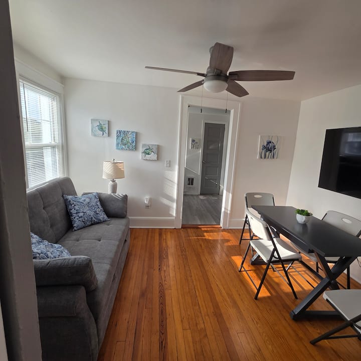 Bright Airy #5 Large Apt Sleeps 8 - Asbury Park, NJ