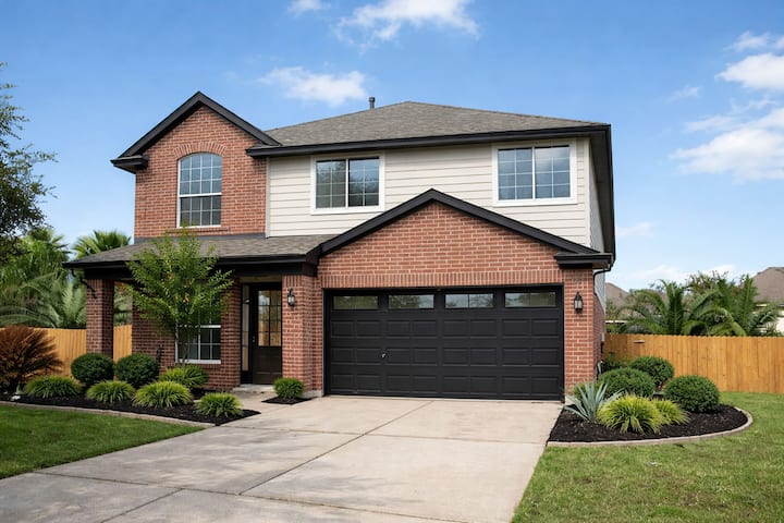 Modern & Spacious | Family Friendly - Tomball, TX