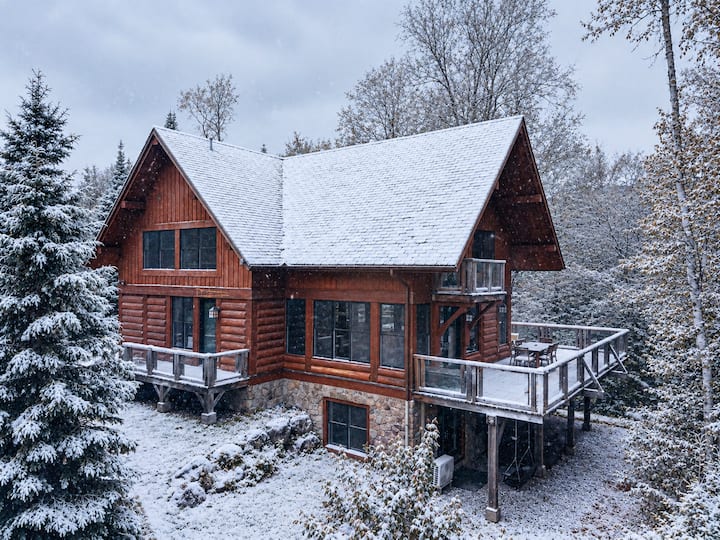Luxury Timber Escape | Lake, Hot Tub, Gym! - Laurentides