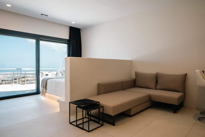 Lackos Luxury Suites 
-Royal Suites Freyr - Santorin
