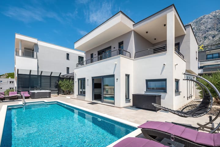 Villa Hota Makarska W/ Pool, Hot Tub And Game Room - Makarska