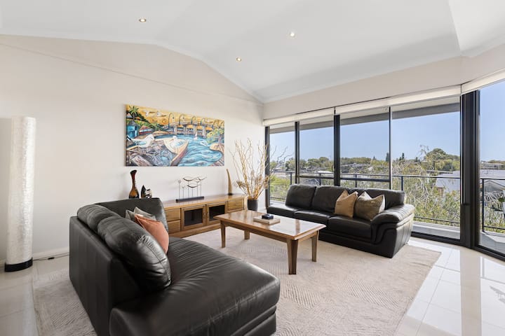 Walk To The Mandurah Foreshore & Marina - Mandurah