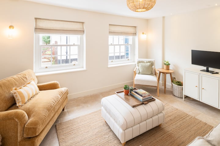 New Luxury Coastal Cottage In Topsham Sleeps 8 - Exeter