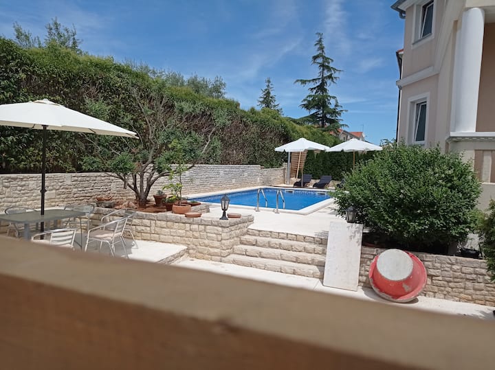 Apartman U Villi.
Sa Upotrebom Zajedničkog Bazen. - Fažana