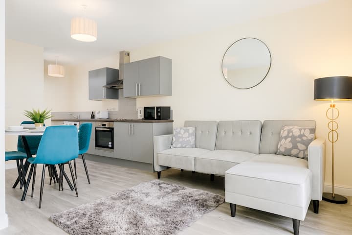 Cardiff Emerald Suite | Contractors | Sleeps 5 - Cardiff