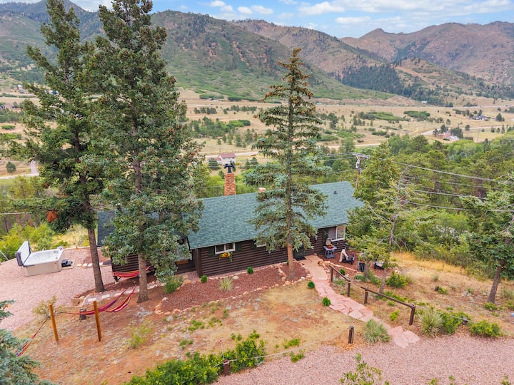 New, Hot Tub, 360 Mtn Views, Pet Friendly - Woodland Park, CO