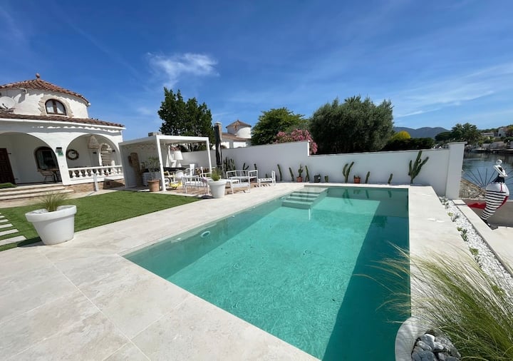 Villa Sur Le Canal Avec Piscine Privé Et Amarrage - Costa Brava
