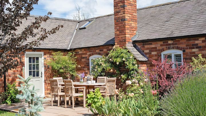 Apple Tree - Pretty Cottage In The North Cotswolds - Broadway