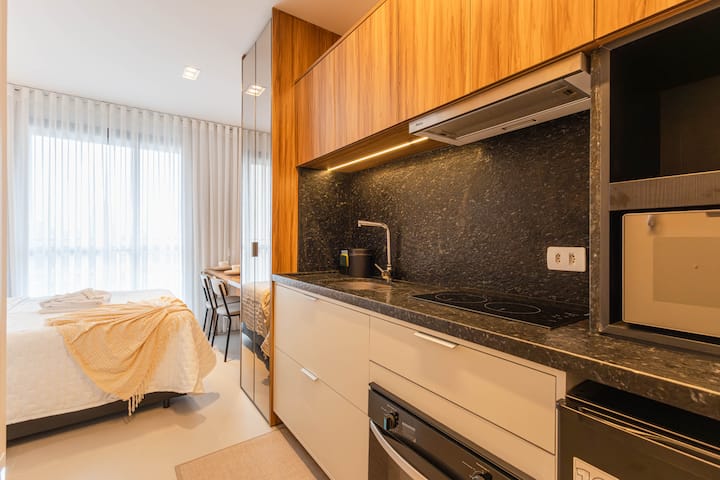 Studio Completo Com Ar E Excelente Localização - Curitiba