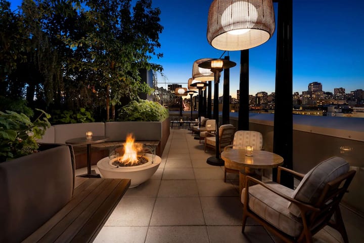 *Close To Moscone Center+ Rooftop Restaurant & Bar - San Francisco, CA