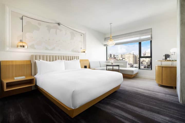 *Downtown San Francisco Stay + Rooftop Bar & Gym - San Francisco, CA