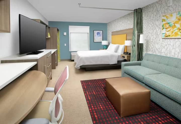 *Steps From Downtown| Pet-friendly. Free Breakfast - Longmont, CO