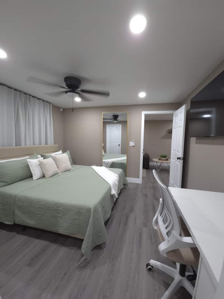 Cozy Cottage Retreat Private Yard Fully Furnished - Riverview, FL