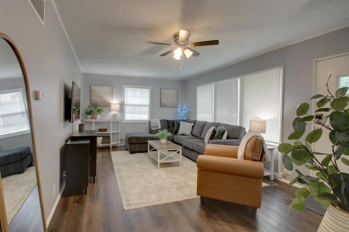 Parkside Furnished 3br | Fiber Wi-fi + Desks - Quincy, IL