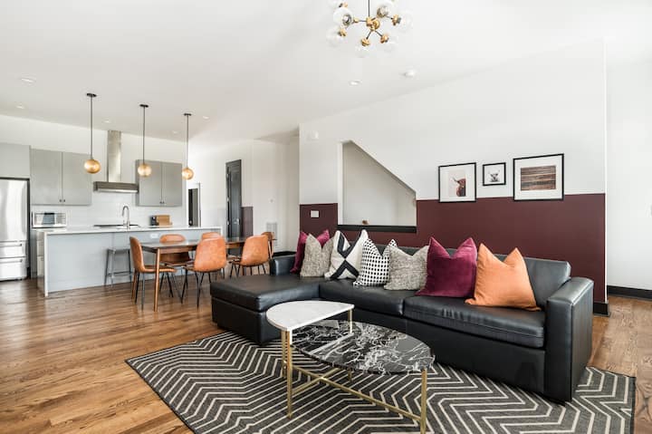 Two Monroe Homes 13-14 | Nashville Stay + Garage - Tennessee