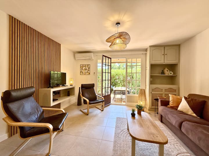 Charmant Studio De 40 M² Avec Terrasse Et Piscine - Agay