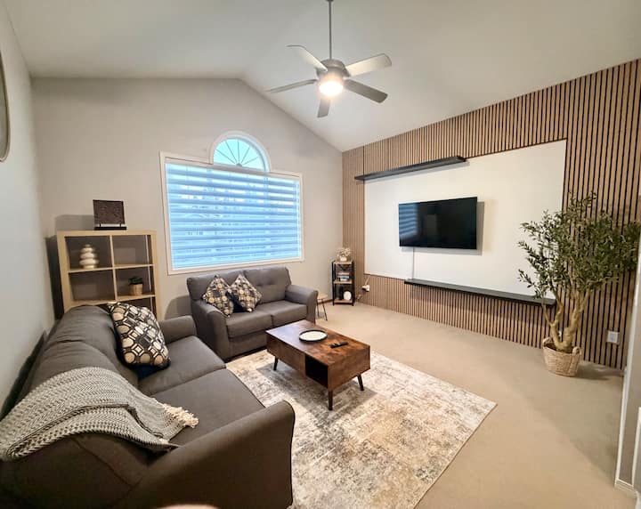 Family Home 3-br King Bed Sleeps 6 Parking - Calaway Park