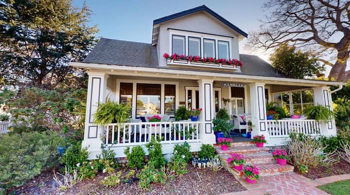 Spacious Historic Home On A Large Corner Lot - Coronado Island, CA