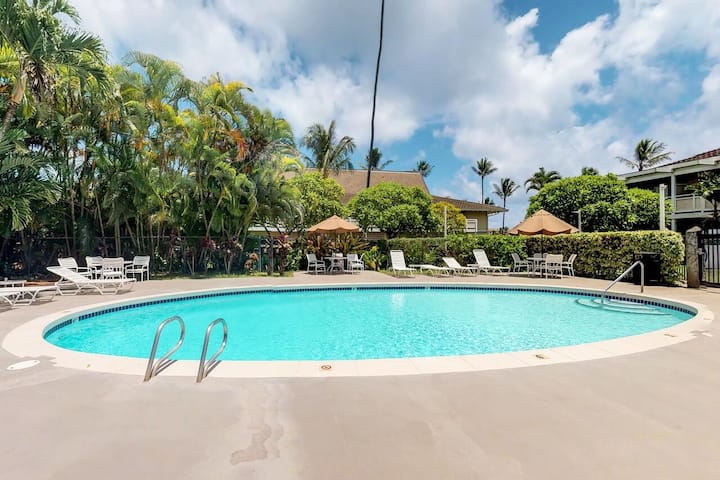 Explore Hawaii! 2 Garden View Units | Onsite Pool - Kapaʻa, HI