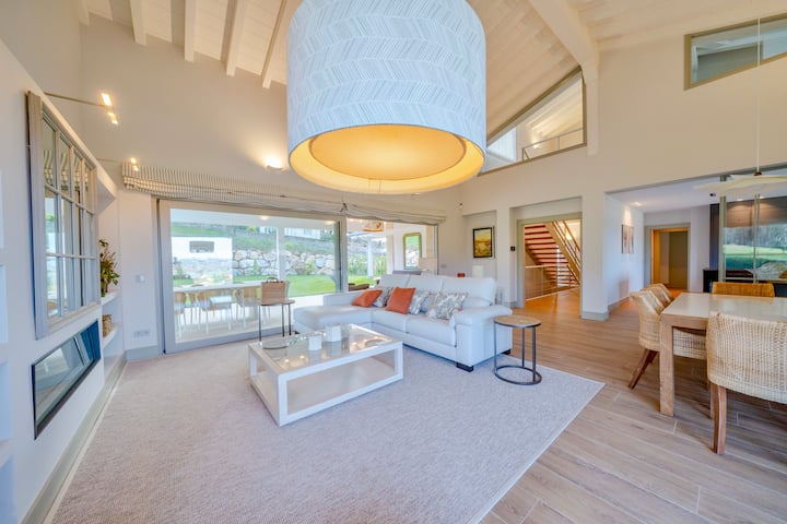 Exclusiva Villa De Diseño, Stylish Host - Santillana del Mar