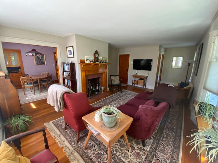 Bright Historic Apartment, Steps From Back Cove - Portland, ME