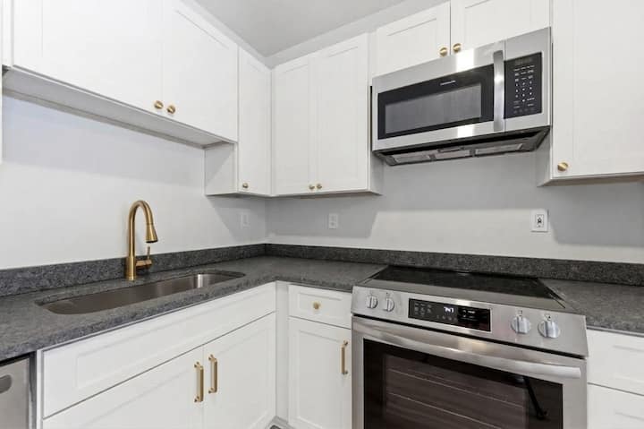 Fully Remodeled Apartment Close To Downtown Canton - Canton, GA