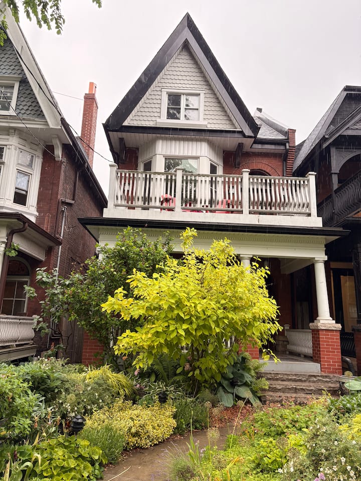 Bright, Beautiful Two-bedroom In Victorian Home. - Toronto