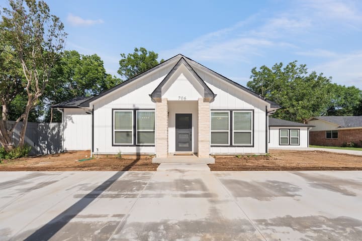 4br Arlington Home,  Minutes To At&t Stadium - Arlington, TX