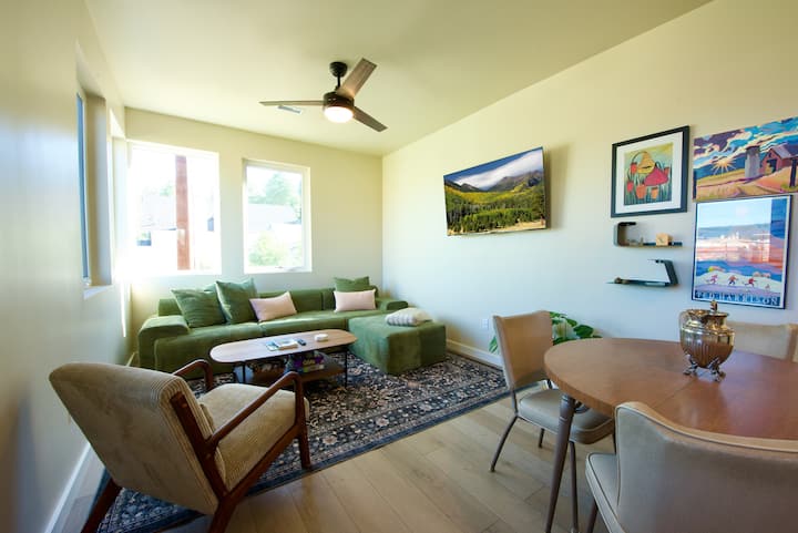 Downtown Carriage House | Balcony + Local Art - Flagstaff, AZ