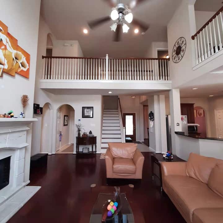 Quite Safe Big And Cozy House - Missouri City, TX